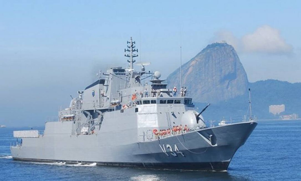 Corveta da Marinha brasileira resgata 220 refugiados no Mediterrâneo ...