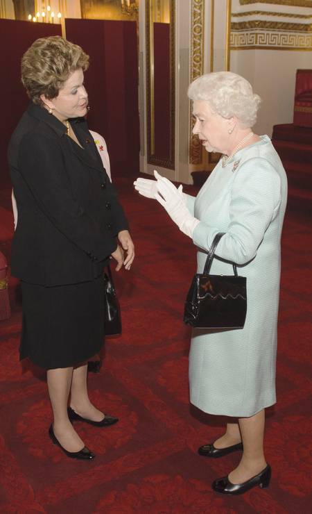 'Deus salve o estilo': Elizabeth II, a monarca com reinado mais longo ...