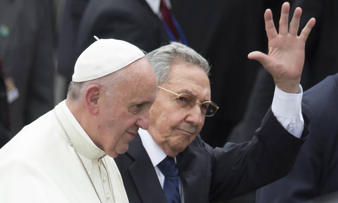 Após encontro com Fidel e Raúl, Papa celebra missa perto de Guantánamo ...