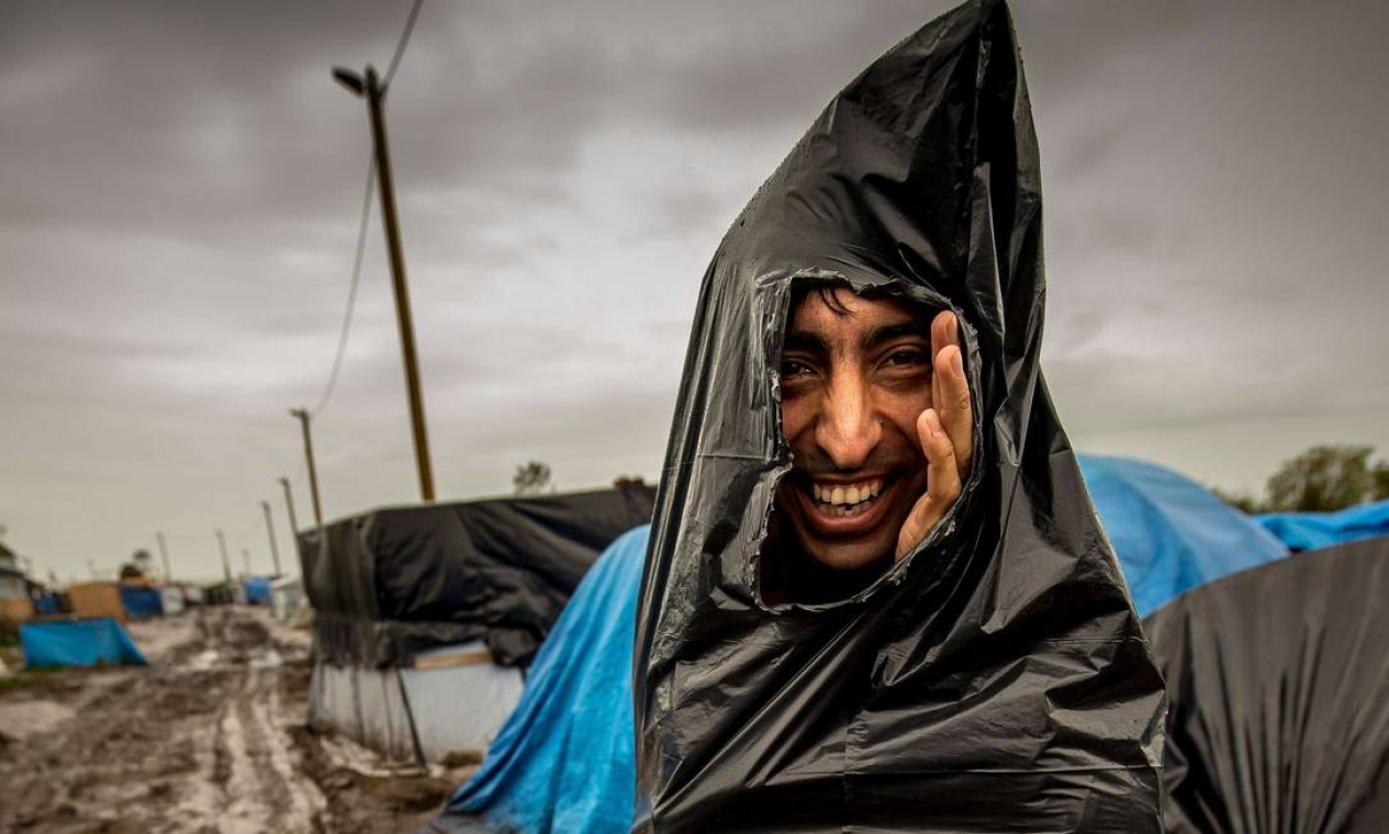 Refugiados enfrentam frio na jornada pela Europa - Jornal O Globo