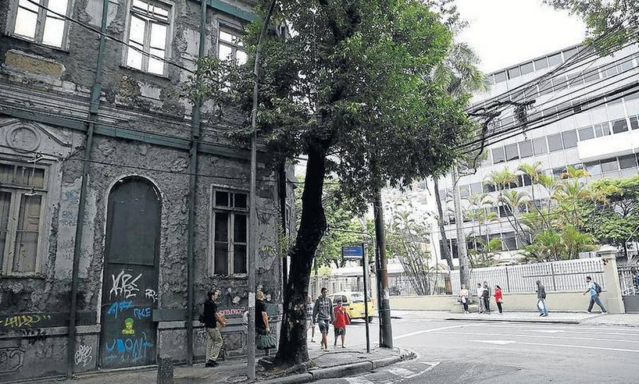 Aluna é esfaqueada por bandido após sair de aula no Santo Inácio ...