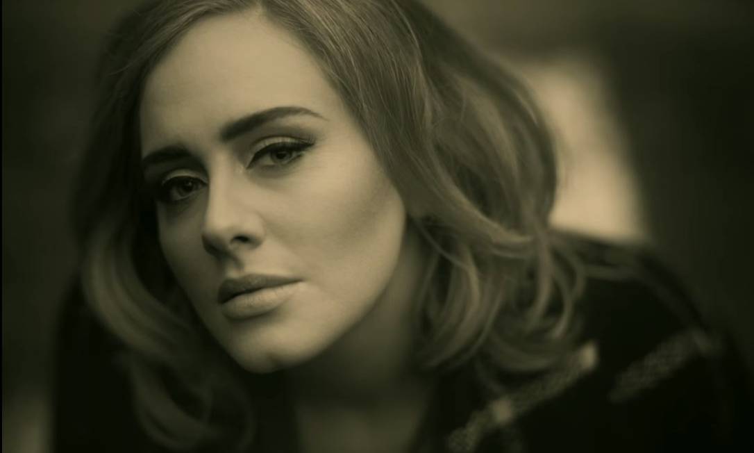 Adele apresenta ‘Hello’ ao vivo pela primeira vez na BBC, veja: - Jornal O Globo