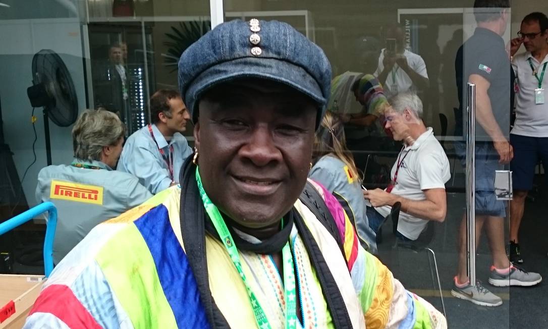 Para o senegalês Moko, fã de Fórmula-1, todo prêmio é grande - Jornal O ...