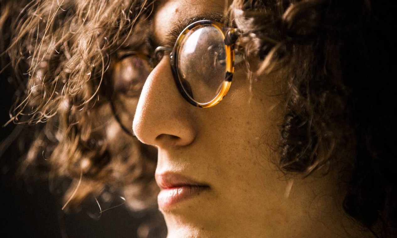 Tom Veloso planeja disco paralelo ao trabalho com sua banda Dônica ...