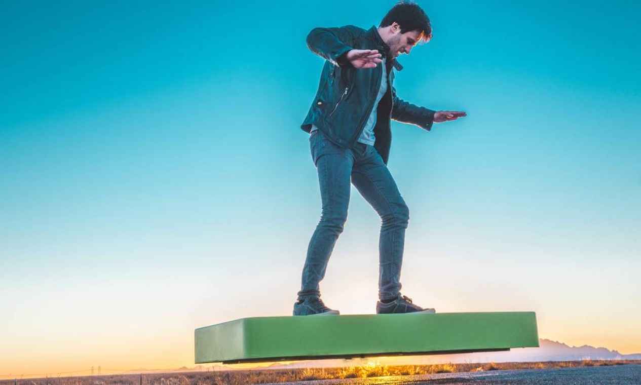 Empresa lança ‘skate voador’ por US$ 20 mil - Jornal O Globo