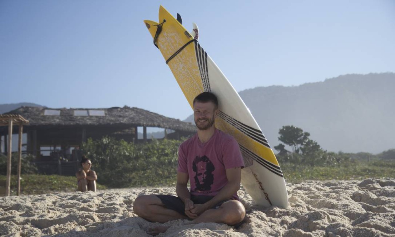 Rodrigo Hilbert grava atração do GNT na praia e quer voltar a atuar ...