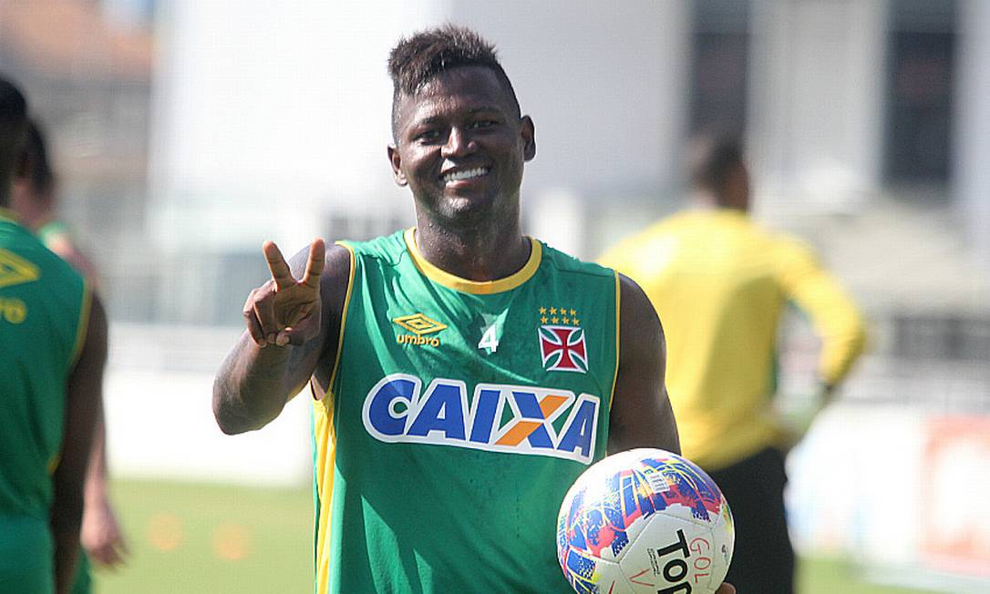 Riascos convoca torcida do Vasco para os clássicos em São Januário ...