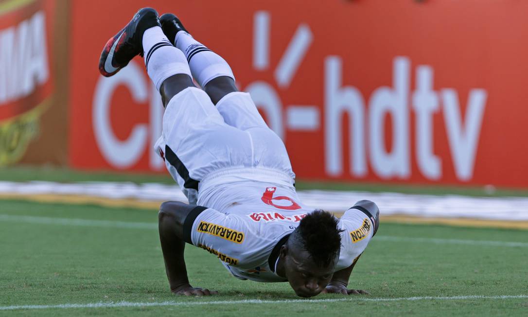 Riascos comemora gols e lembra: 'Neste ano, comecei do zero' - Jornal O ...