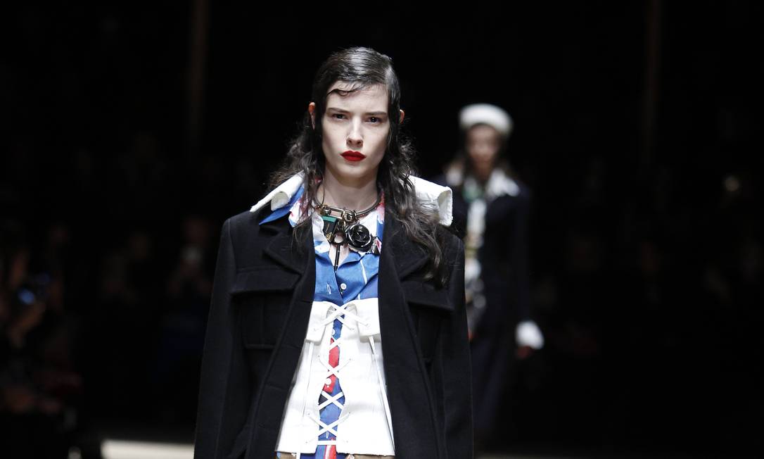 Depois de perder medidas, brasileira desfila para a Prada - Jornal O Globo