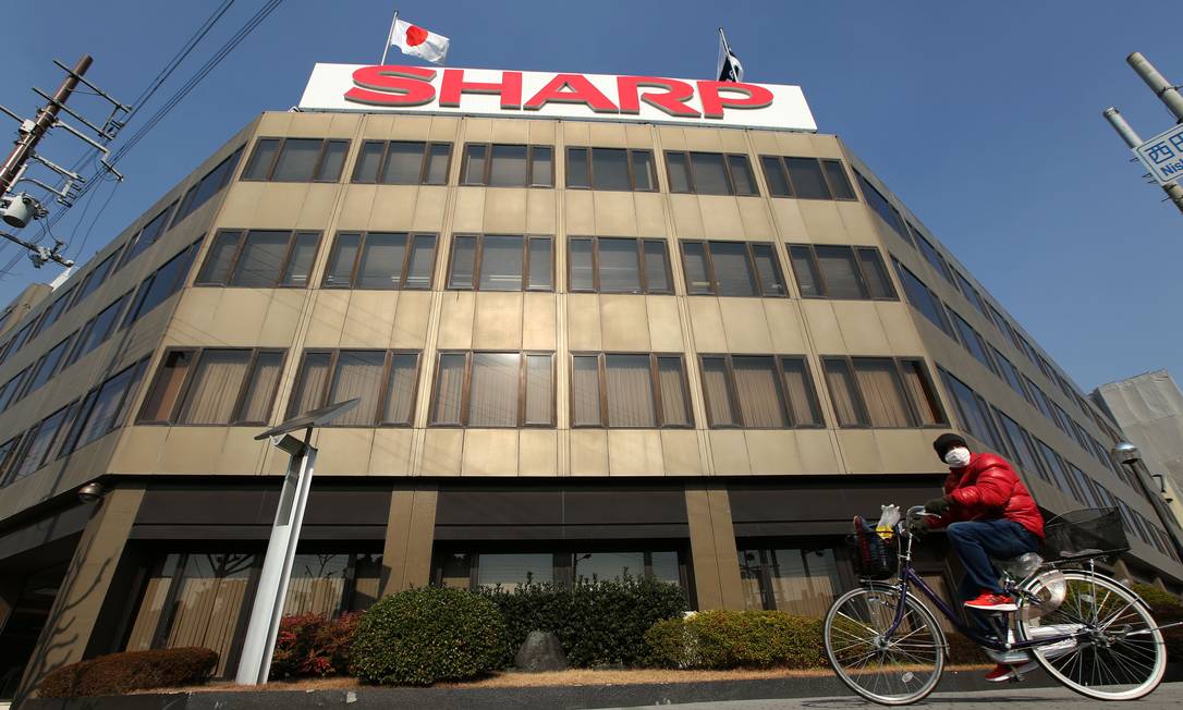 Foxconn e Sharp ampliam prazo de negociações para aquisição, diz ...