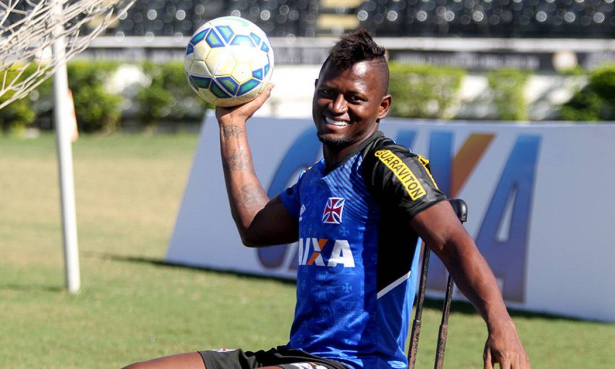 Riascos festeja boa fase e entrosamento do elenco vascaíno - Jornal O Globo