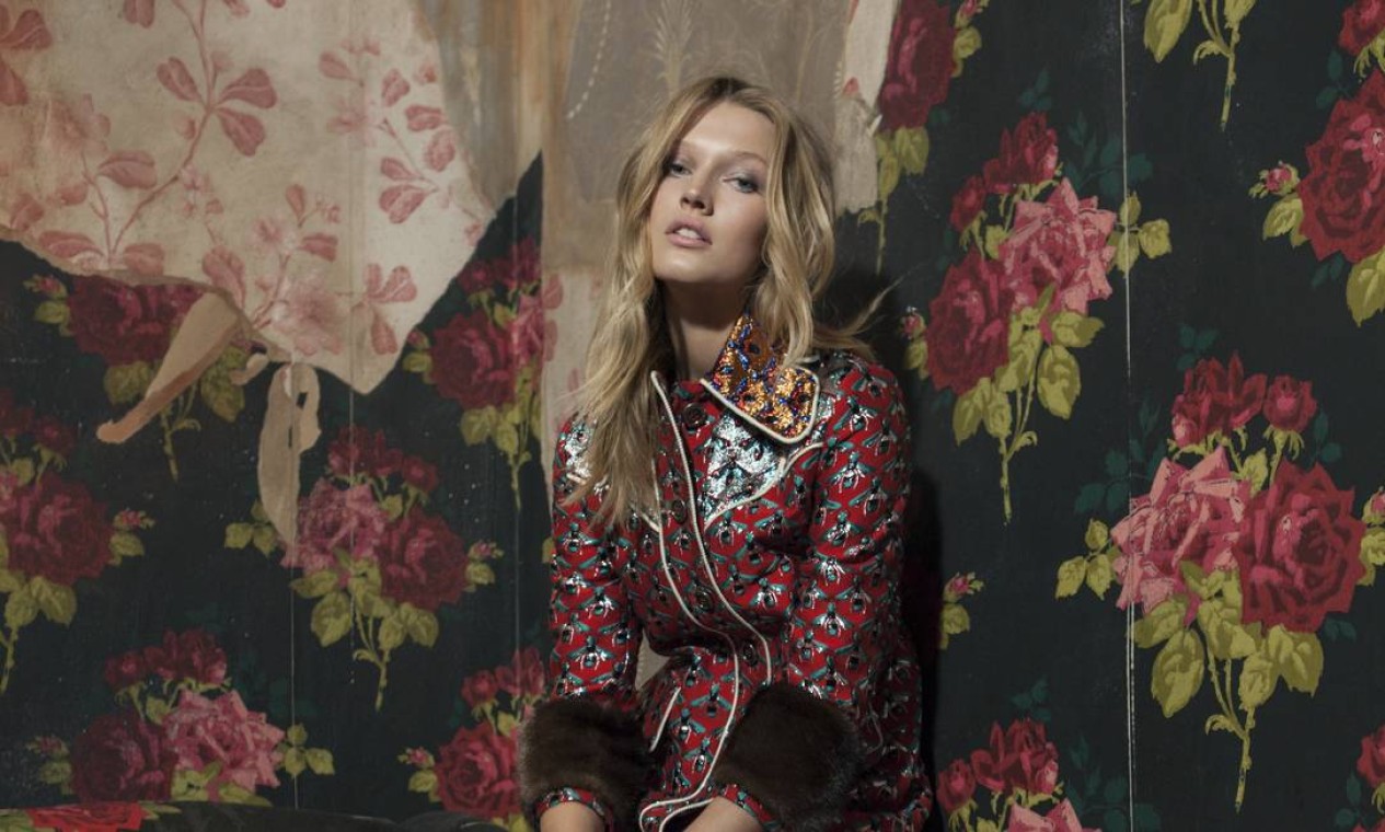 Toni Garrn veste o verão 2016 da Gucci - Jornal O Globo