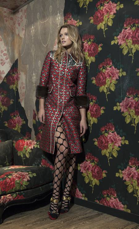 Toni Garrn veste o verão 2016 da Gucci - Jornal O Globo