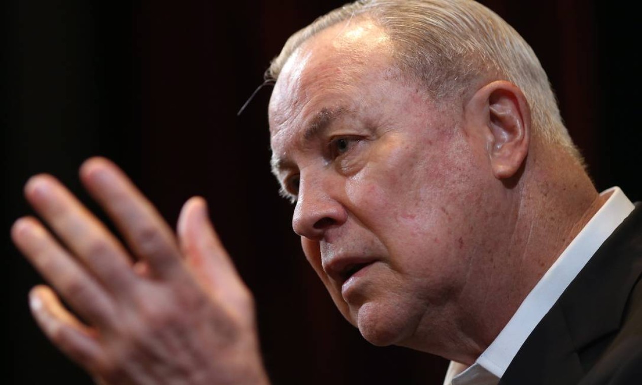 Bob Wilson explora o 'balé' de Garrincha em espetáculo - Jornal O Globo