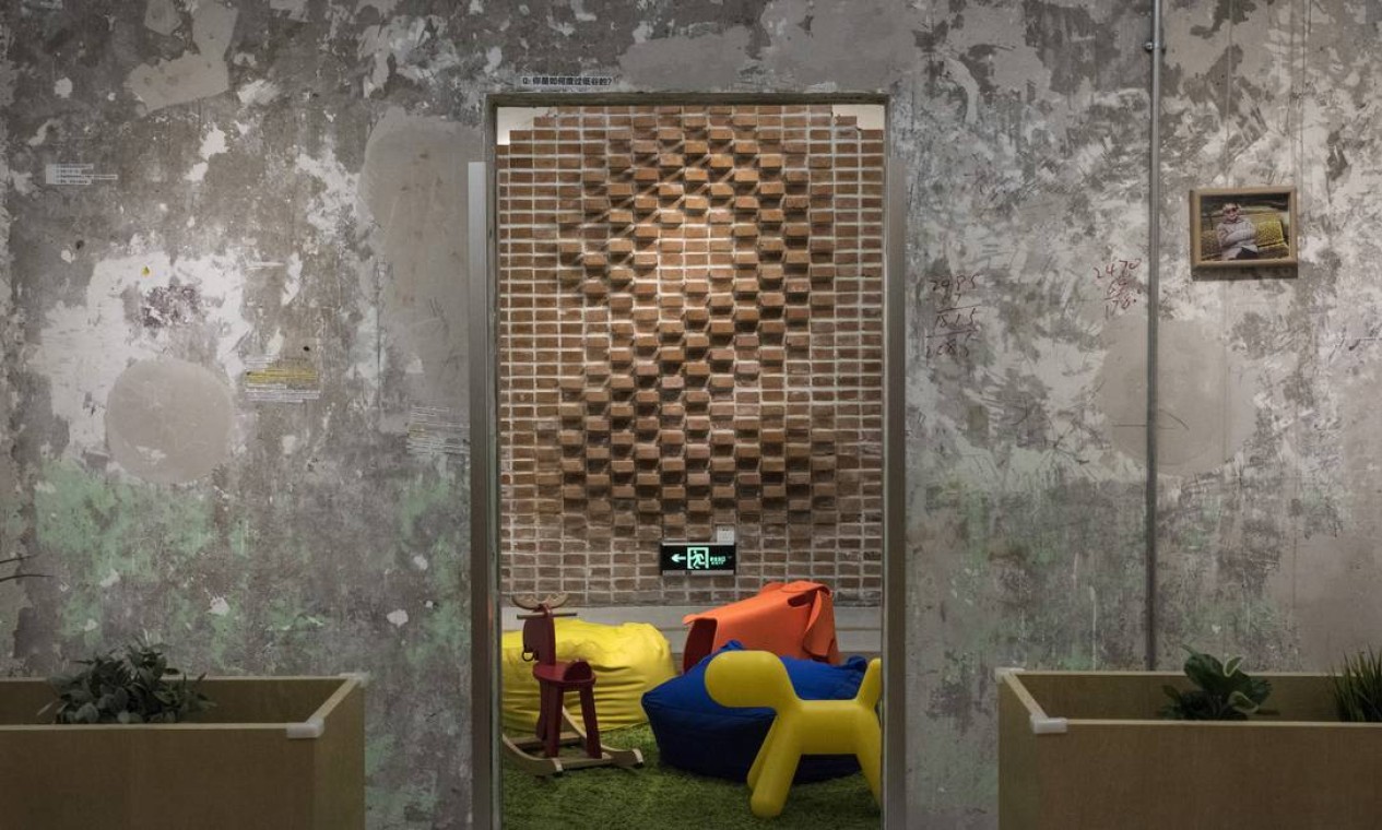 Centros comunitários levam vida ao subterrâneo de Pequim - Jornal O Globo