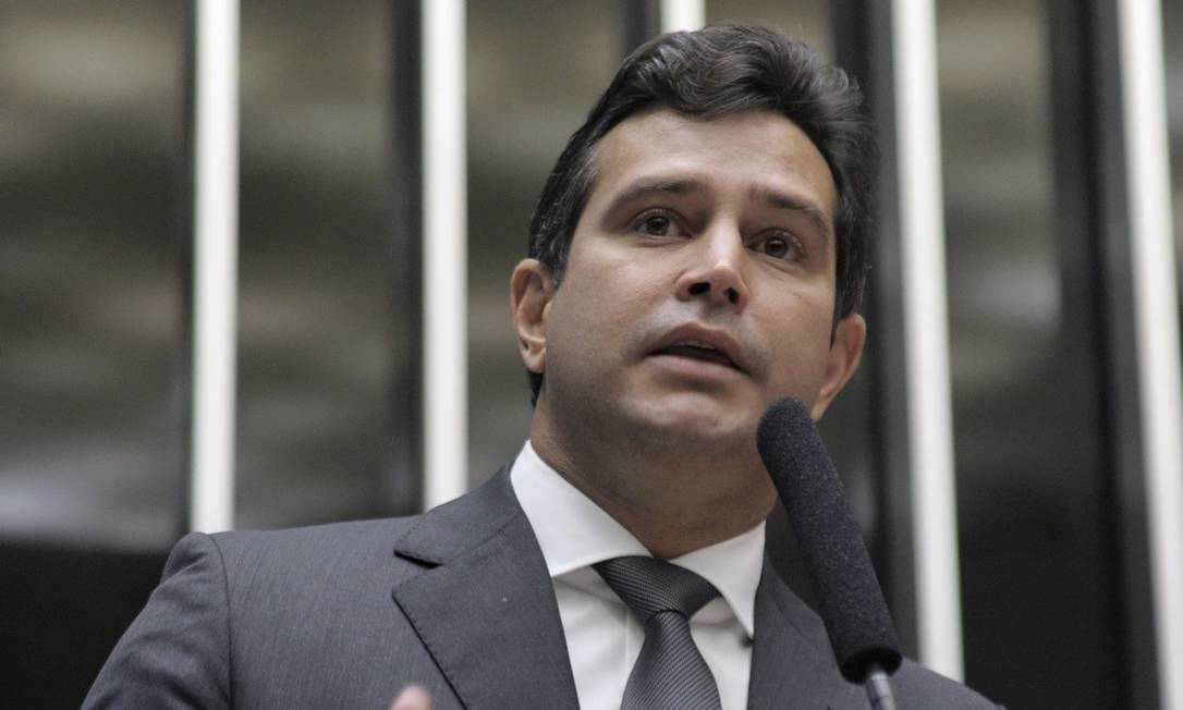 Quintella deixa liderança do PR para votar a favor do impeachment ...