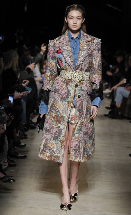 Modelos cheias de curvas viram sensação nas passarelas - Jornal O Globo