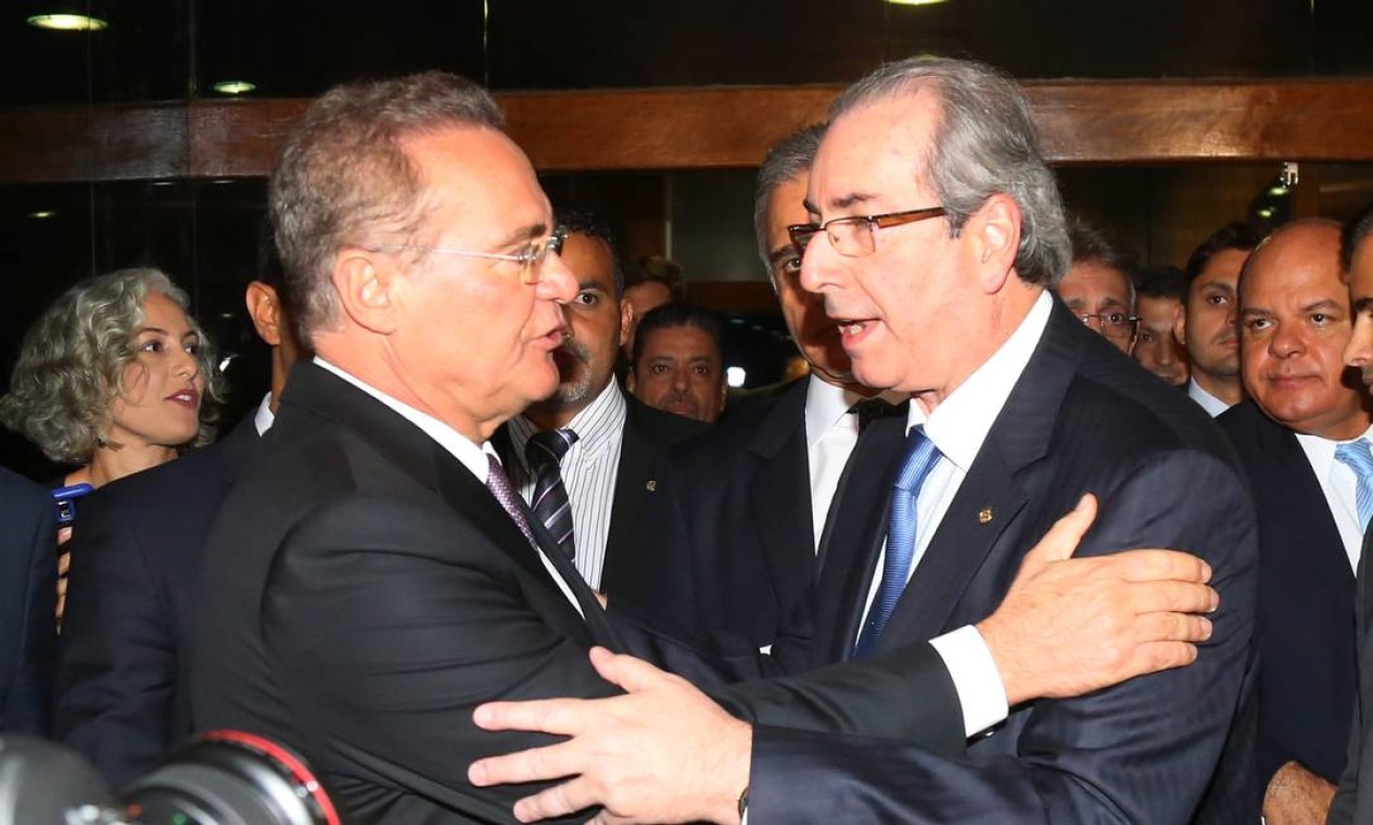Renan recebe de Cunha processo de impeachment contra Dilma - Jornal O Globo