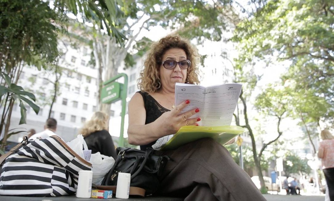 Transexual e soropositiva, ex-funcionária da ONU ganha doc - Jornal O Globo