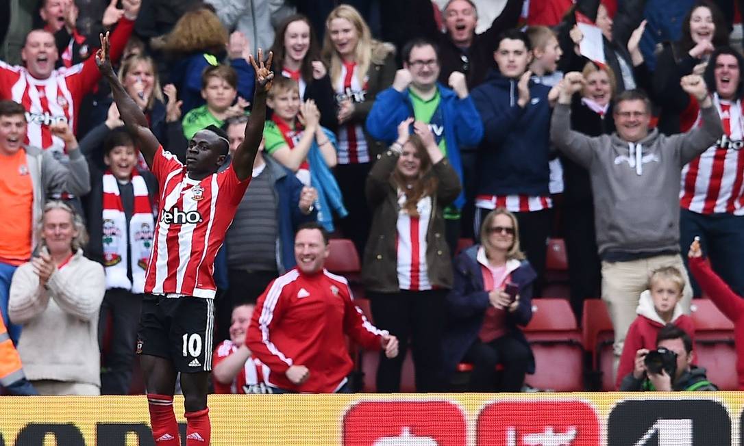 Com três de Mané, Southampton vence e liga o alerta do City no Inglês ...