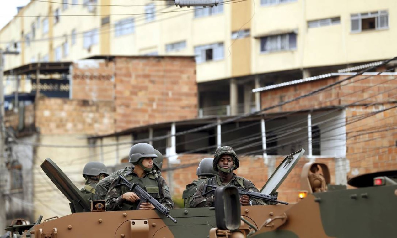 Exército faz operação na Zona Norte - Jornal O Globo