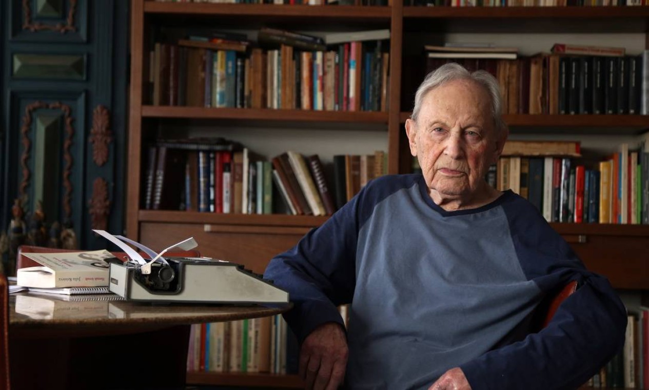 Morre, aos 99 anos, o tradutor Boris Schnaiderman - Jornal O Globo