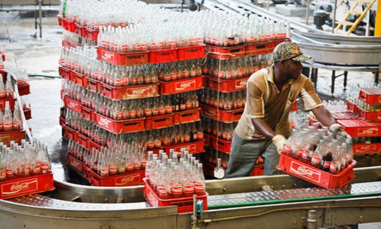 Coca-Cola paralisa produção de bebidas com açúcar na Venezuela - Jornal ...
