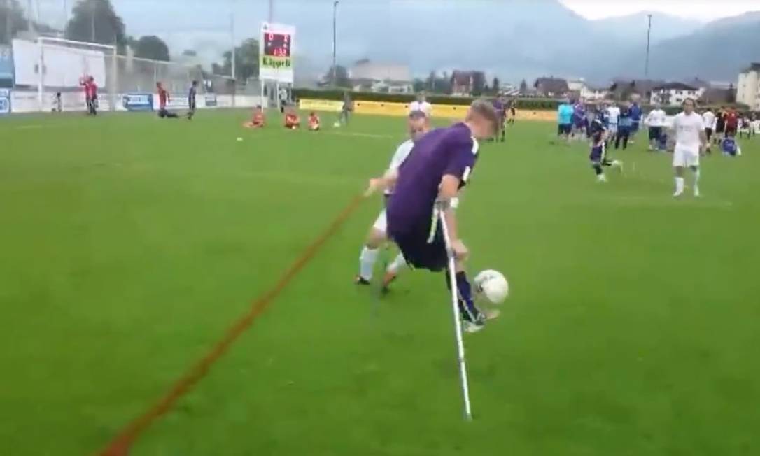 Jogador inglês amputado marca golaço na Suíça; veja o vídeo - Jornal O ...