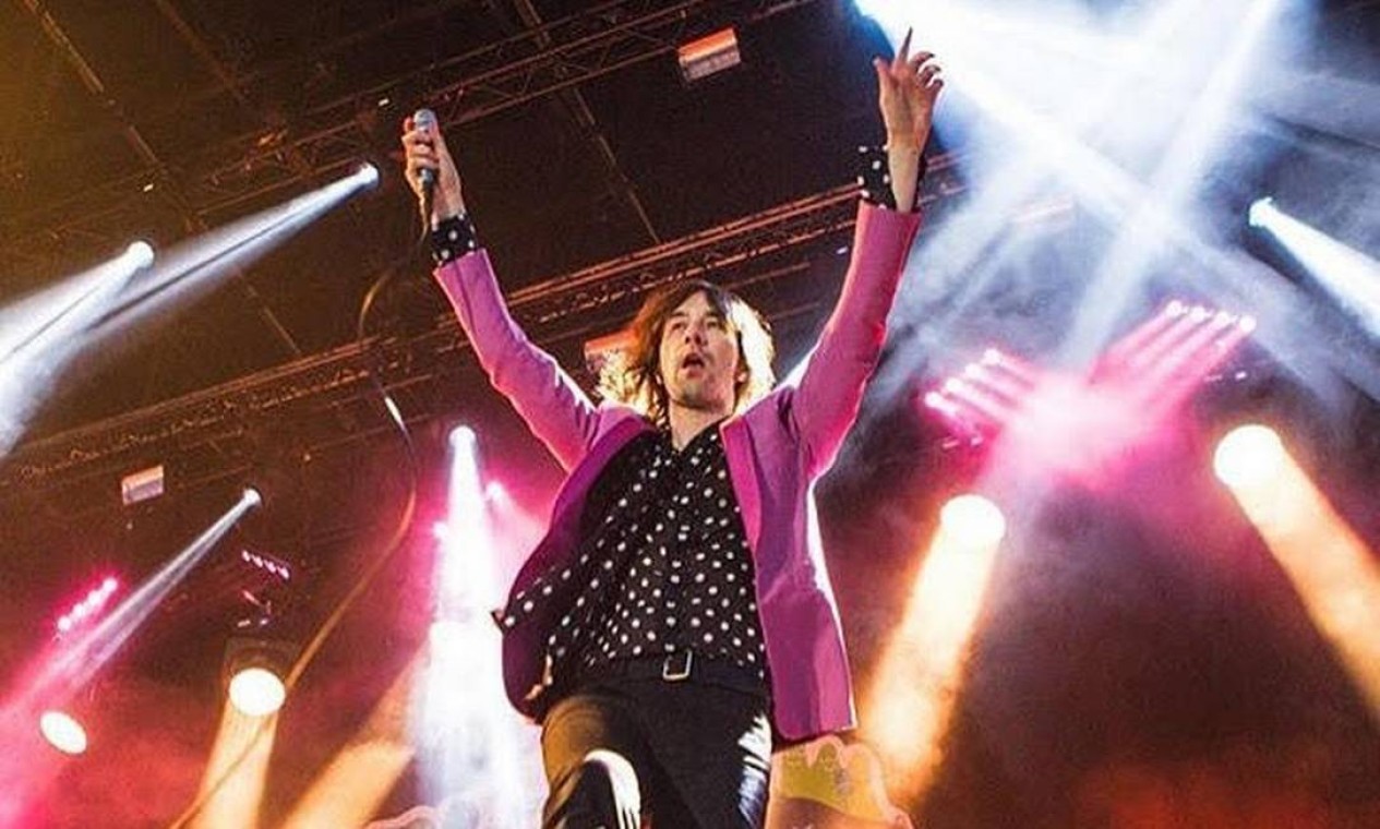 Cantor do Primal Scream é hospitalizado após cair do palco - Jornal O Globo