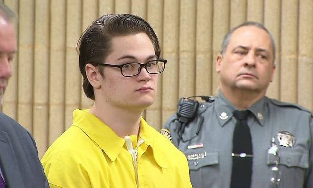 Jovem é condenado a 25 anos de prisão por matar colega de turma ...