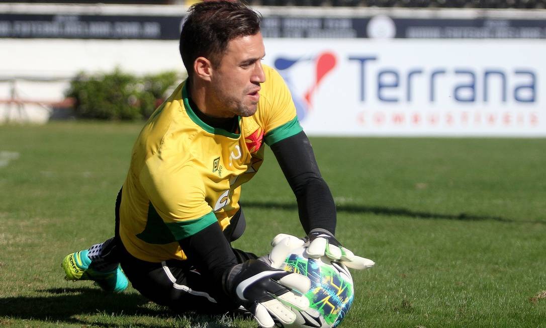 Martín Silva volta ao Vasco neste sábado, contra o Paysandu - Jornal O ...