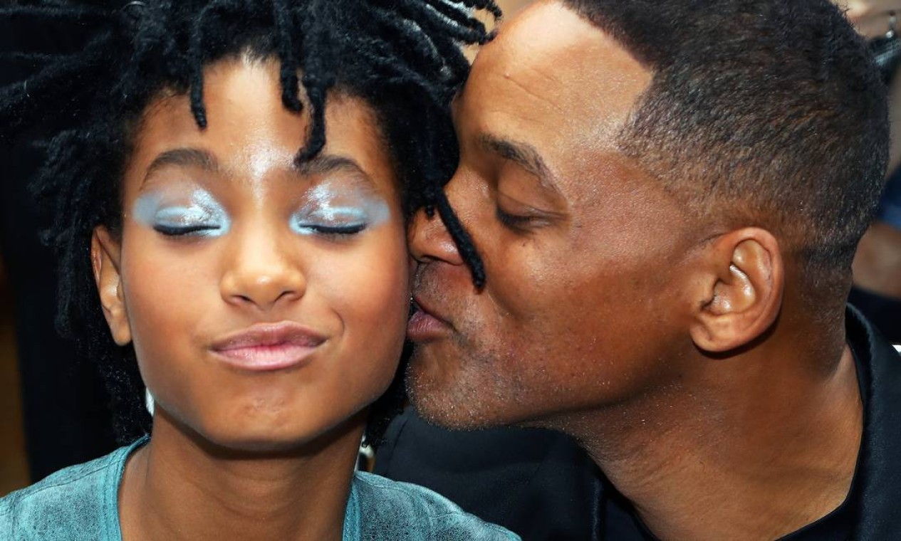 Will Smith e a filha Willow se divertem em desfile de semana de moda ...