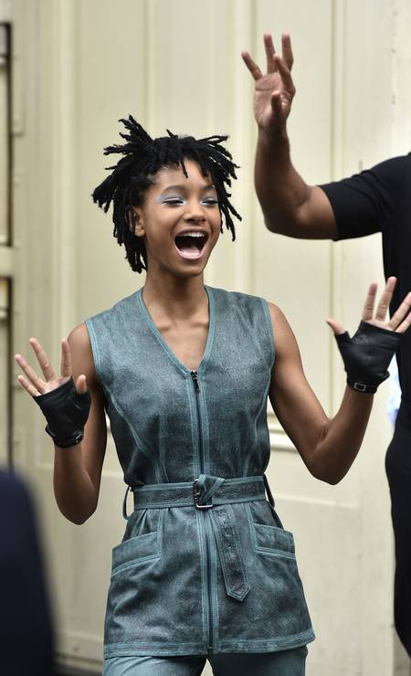 Will Smith e a filha Willow se divertem em desfile de semana de moda ...