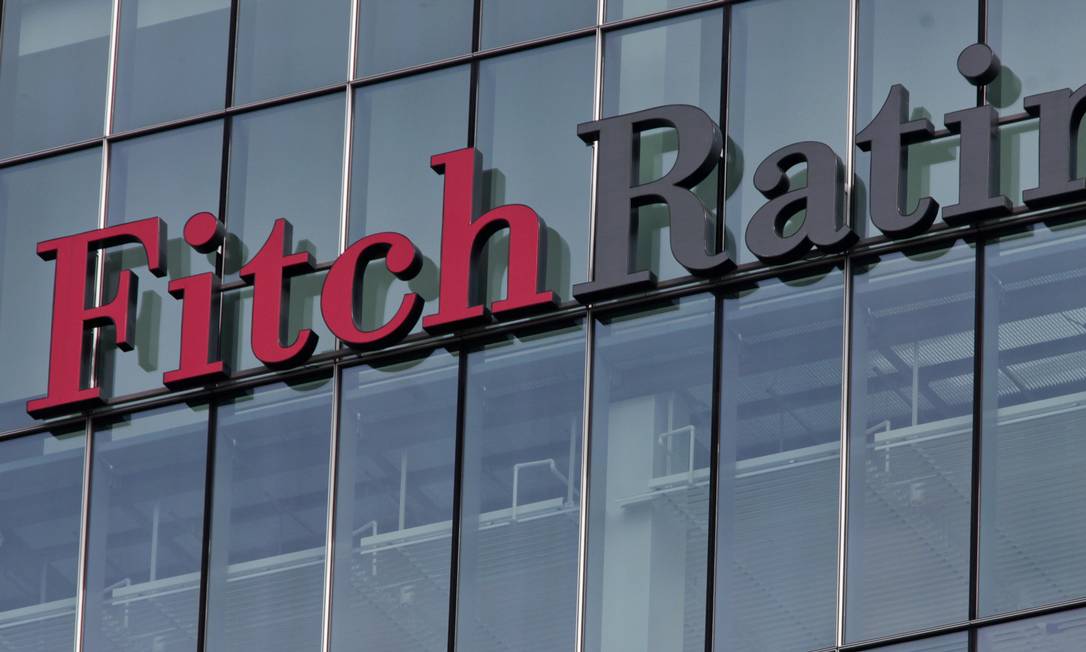 Fitch rebaixa nota de crédito do Brasil - Jornal O Globo