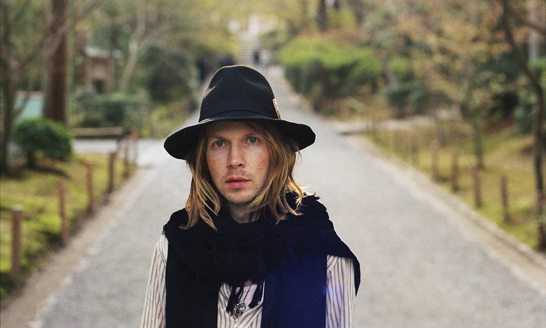 Beck promete um álbum mais alegre, inspirado pelos Strokes - Jornal O Globo