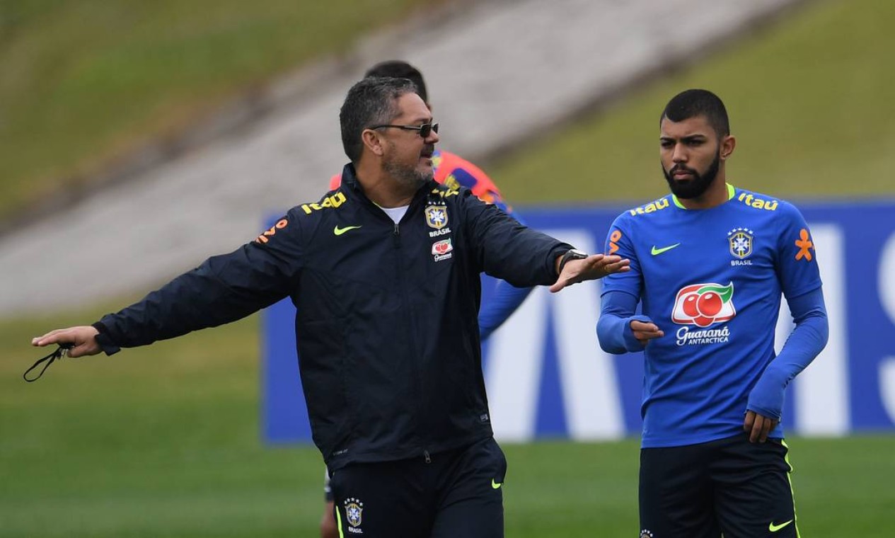 Brasileiros e 'europeus': a adaptação ao estilo de Micale na seleção ...