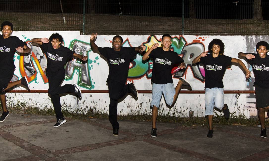Conheça a Passinho Brazil, a primeira companhia de dança destinada ao ...