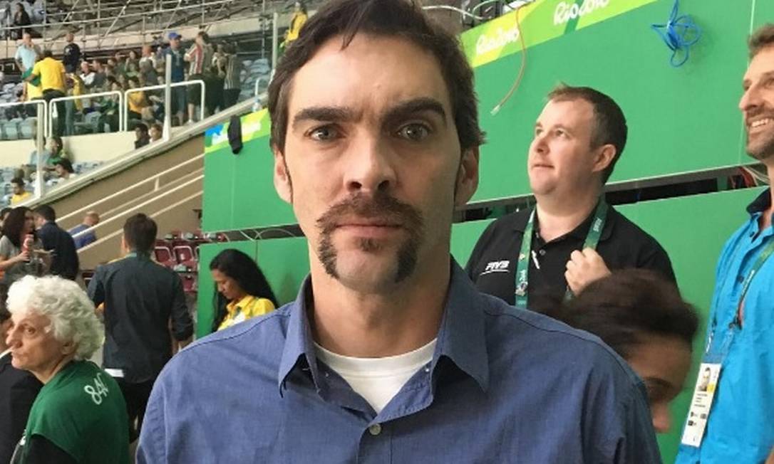 Fora das quadras, Giba repete bigode das outras finais olímpicas ...