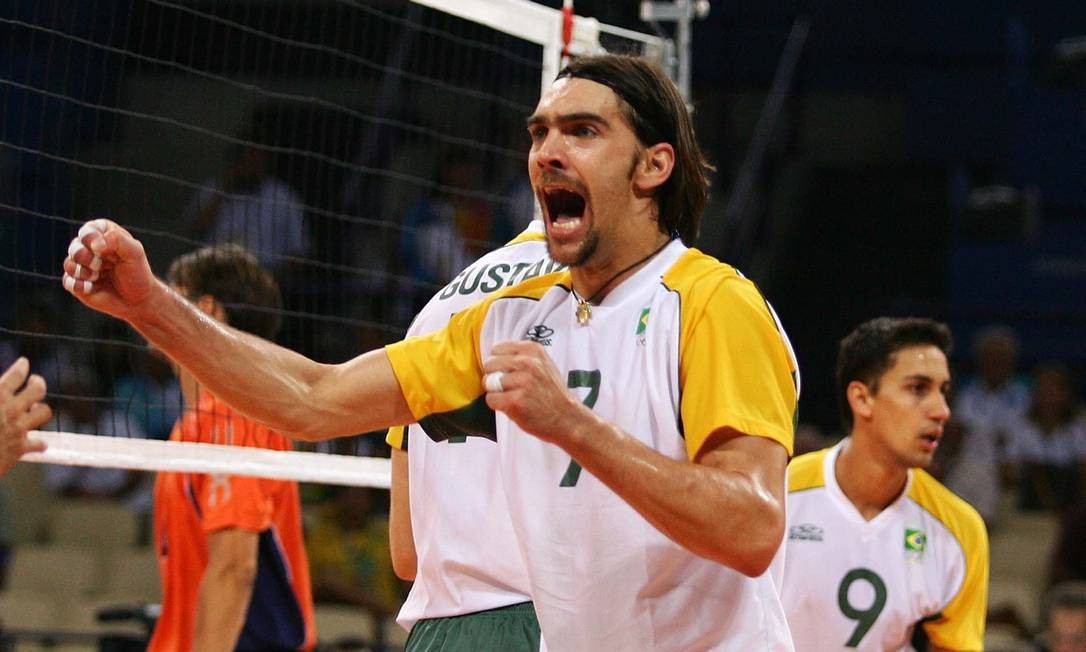 Fora das quadras, Giba repete bigode das outras finais olímpicas ...