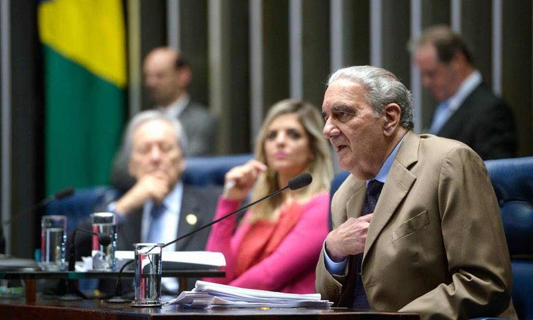 Após três horas, Belluzzo encerra depoimento pedindo queda na taxa de ...