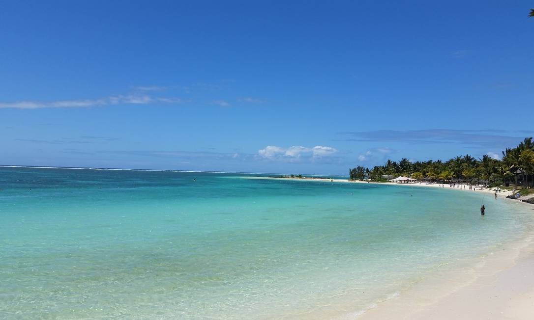 Mar calmo e praia chique fazem de hotel destino certeiro nas Ilhas ...