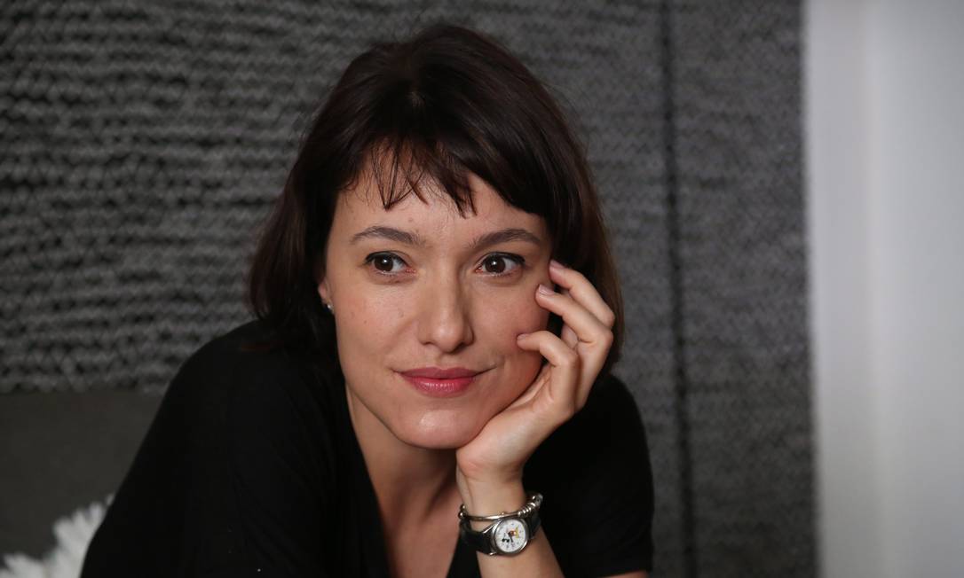 Roteirista experiente, Claudia Jouvin estreia como diretora - Jornal O ...