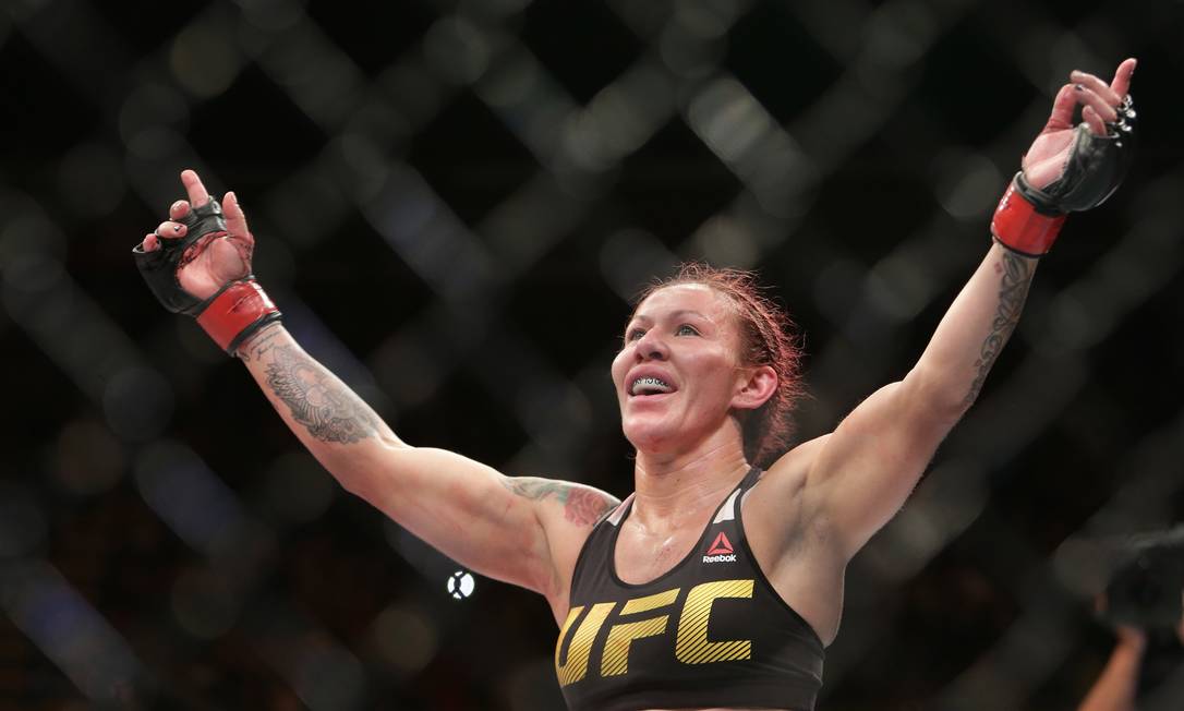 Cris Cyborg mostra vídeo com imagens fortes de seu sacrifício para ...