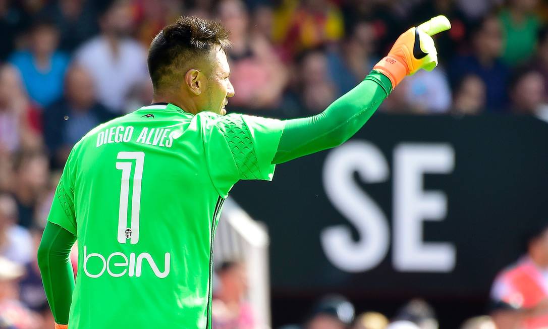 Diego Alves, recordista de pênaltis defendidos no Espanhol, fala sobre ...