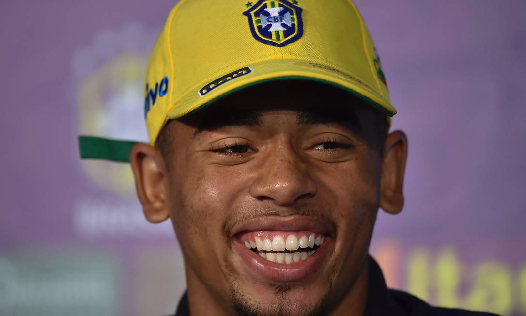 Totalmente à vontade na seleção, Gabriel Jesus celebra grande fase ...