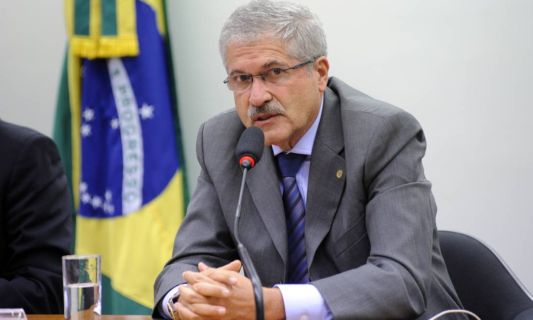 Comissão mista aprova flexibilização de horário da Voz do Brasil nas ...