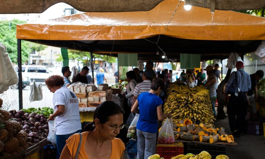 Alimentos voltam aos mercados venezuelanos a preços muito altos ...