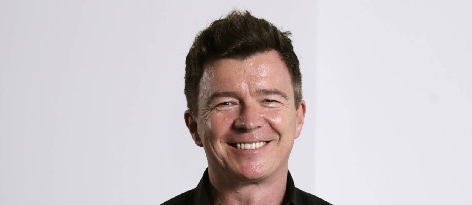 Rick Astley perdoa críticos e volta na onda do ‘rick-rolling’ - Jornal ...