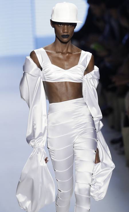O desfile de Amir Slama na São Paulo Fashion Week - Jornal O Globo