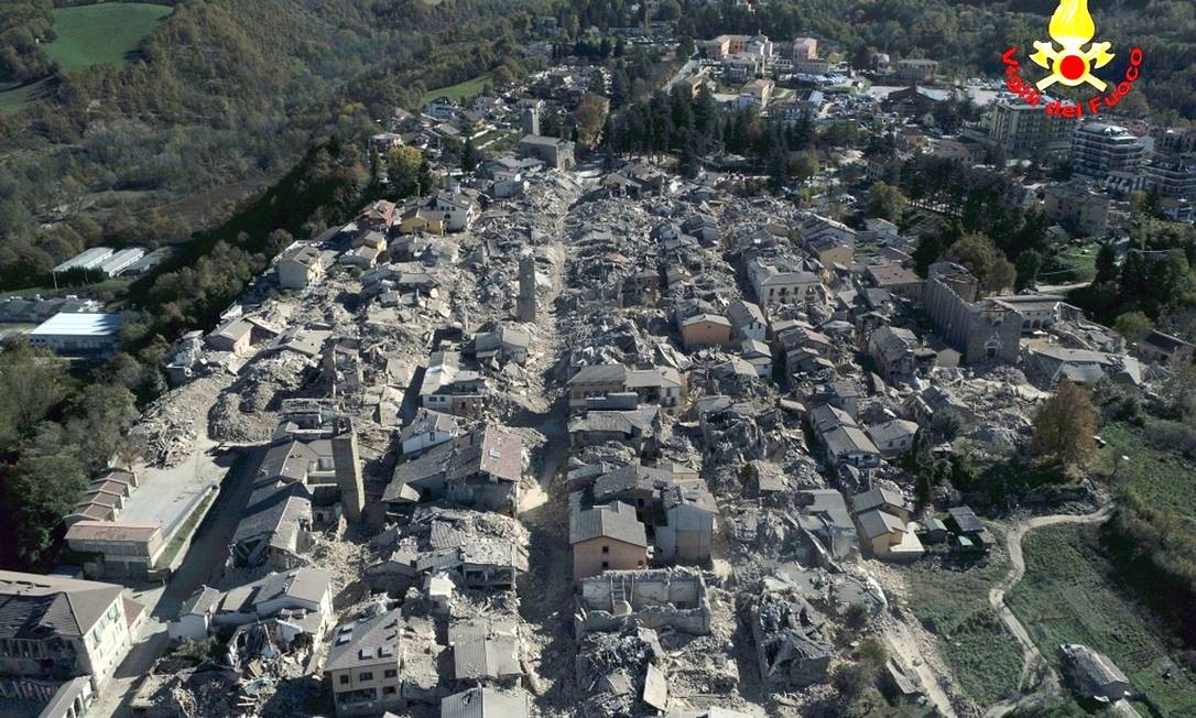 Veja imagens da destruição provocada por terremoto na Itália - Jornal O ...